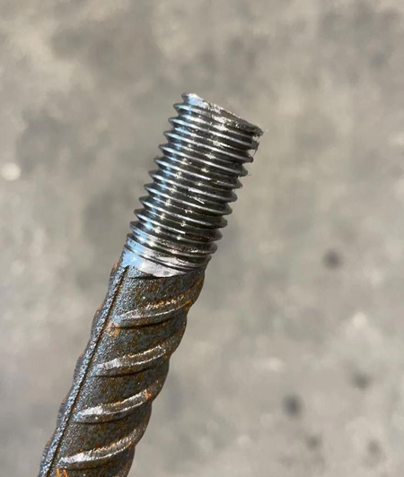 Automatic thread rolling machine